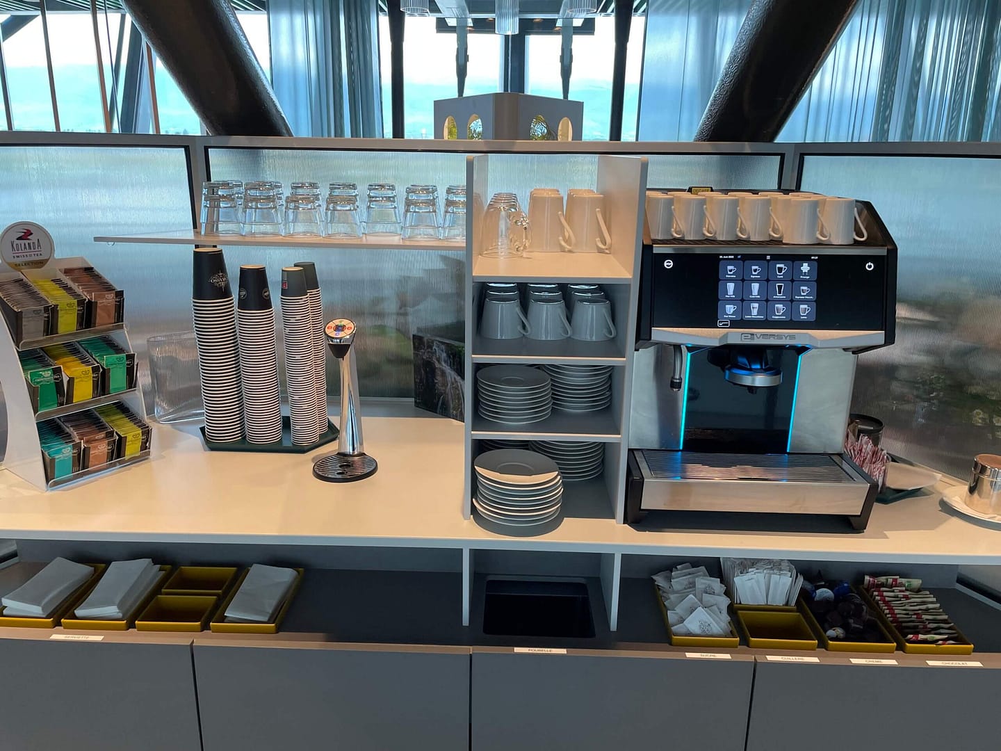 Review: Crystal Lounge by Aspire at Geneva - The Expat Flyer